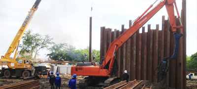 ให้เช่ารถแบคโฮไวโบร ตอก ถอนชีทไพล์ sheetpile king post เหล็ก Barcing งานป้องกันดินพัง
